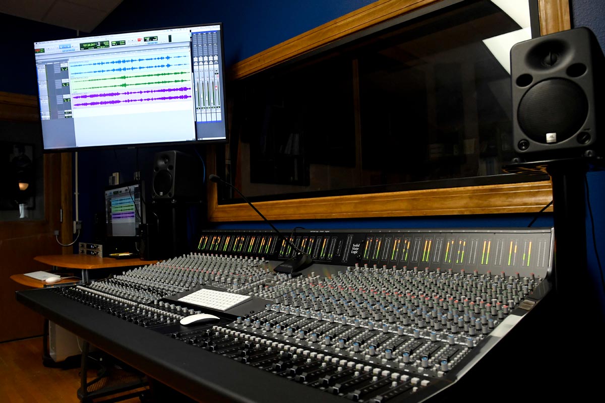 Passion for Tech leads country legend to transform program through gift ...